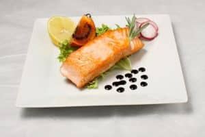 Square Plates vs Round Plates: Which One To Choose? - Miss Vickie