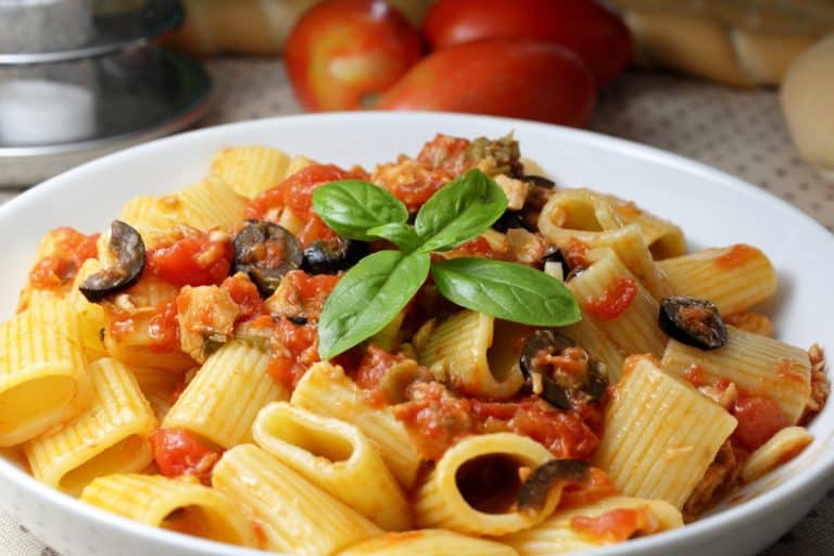 Mezzi Rigatoni vs Rigatoni - Comparison and Uses - Miss Vickie