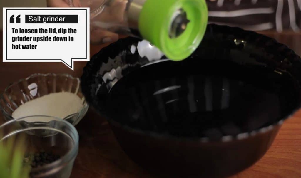 How To Open Salt Grinders? (4 Steps To Know About) - Miss Vickie