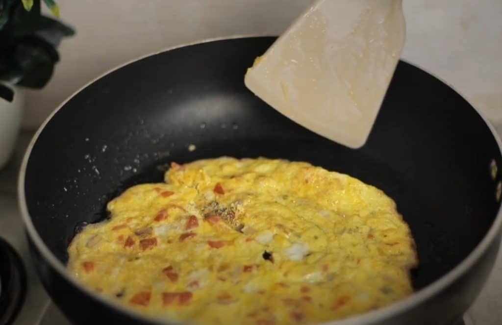 How To Perfectly Flip An Omlette (5 Tips I Wish I Knew Sooner) - Miss ...
