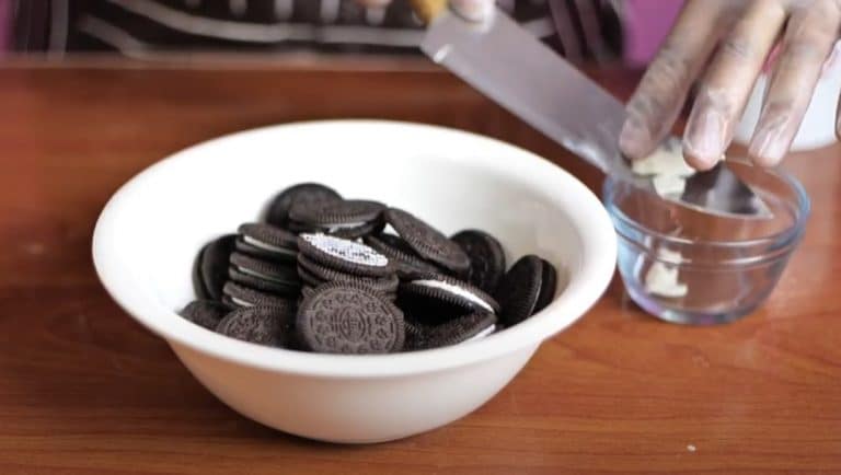A Delicious Oreo Cake Recipe You Can Make With Just 4 Ingredients ...